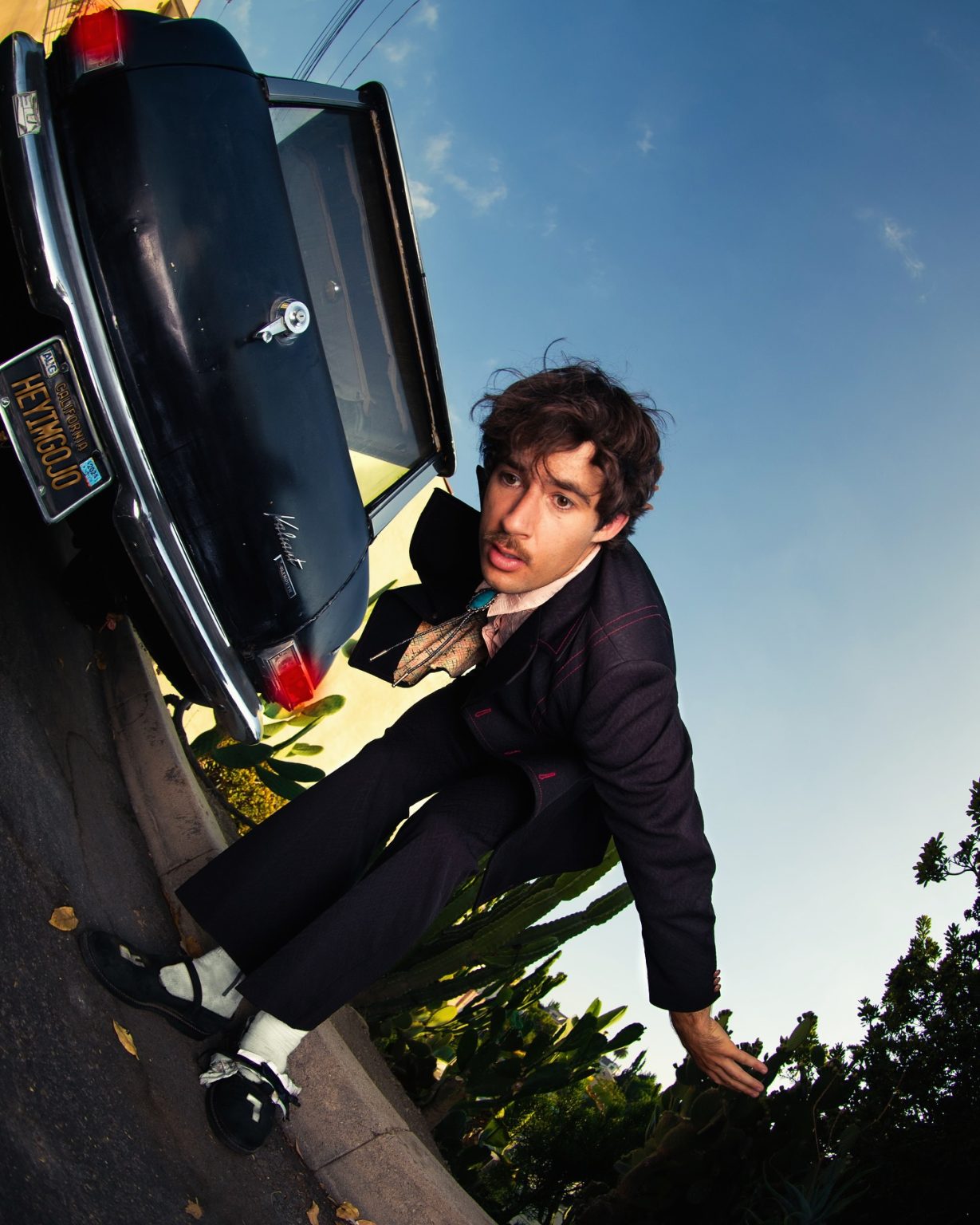 Gojo Height Revealed: How Tall Is Satoru Gojo?